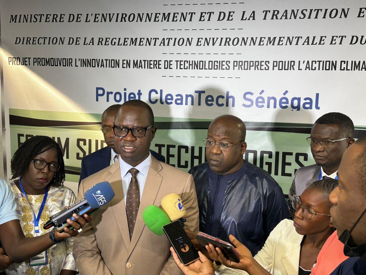 Technologies Propres : Le Sénégal engage sa transition écologique avec ...